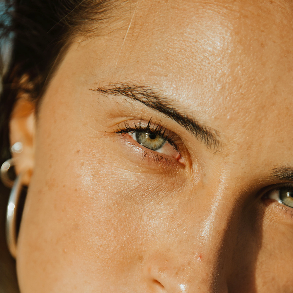 Fake Eyelashes Pros and Cons, And Options Available | Ro