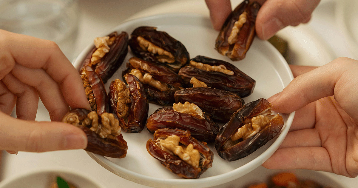 All About Dates Benefits for Men: 4 Dates Benefits Sexually | Ro